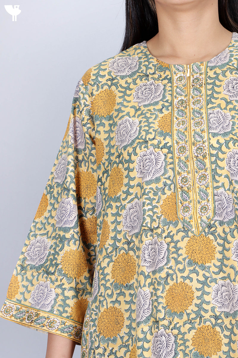 Bizzy Lizzy Full Sleeved Zip Kaftan In Floral Block Print